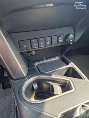 Black Toyota RAV4 2017 in Kaunas, with an engine capacity of 2.00 L and mileage of 228 thousand km for 12490 €, photo 19 on AUTOMOTO.COM.LV