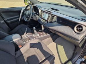 Black Toyota RAV4 2017 in Kaunas, with an engine capacity of 2.00 L and mileage of 228 thousand km for 12490 €, photo 22 on AUTOMOTO.COM.LV