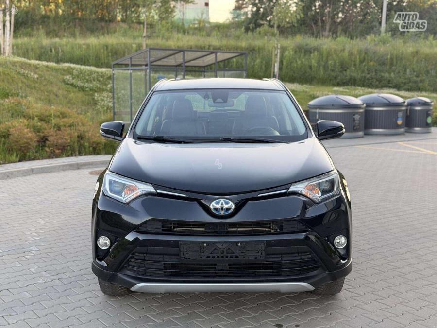 Melns Toyota RAV4 2017 Viļņa, ar dzinēja tilpumu 2.50 L un nobraukumu 182 tūkst. km par 16960 €, foto 3 vietnē AUTOMOTO.COM.LV