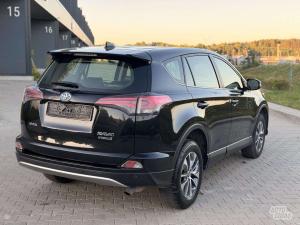 Melns Toyota RAV4 2017 Viļņa, ar dzinēja tilpumu 2.50 L un nobraukumu 182 tūkst. km par 16960 €, foto 6 vietnē AUTOMOTO.COM.LV