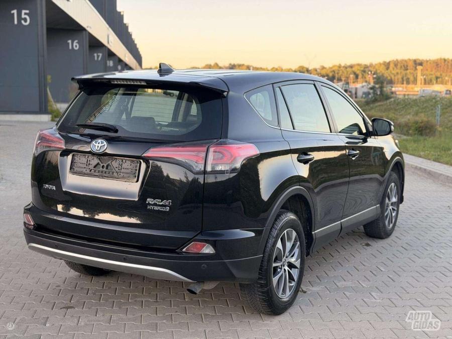 Melns Toyota RAV4 2017 Viļņa, ar dzinēja tilpumu 2.50 L un nobraukumu 182 tūkst. km par 16960 €, foto 6 vietnē AUTOMOTO.COM.LV