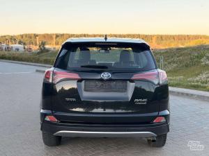 Melns Toyota RAV4 2017 Viļņa, ar dzinēja tilpumu 2.50 L un nobraukumu 182 tūkst. km par 16960 €, foto 7 vietnē AUTOMOTO.COM.LV