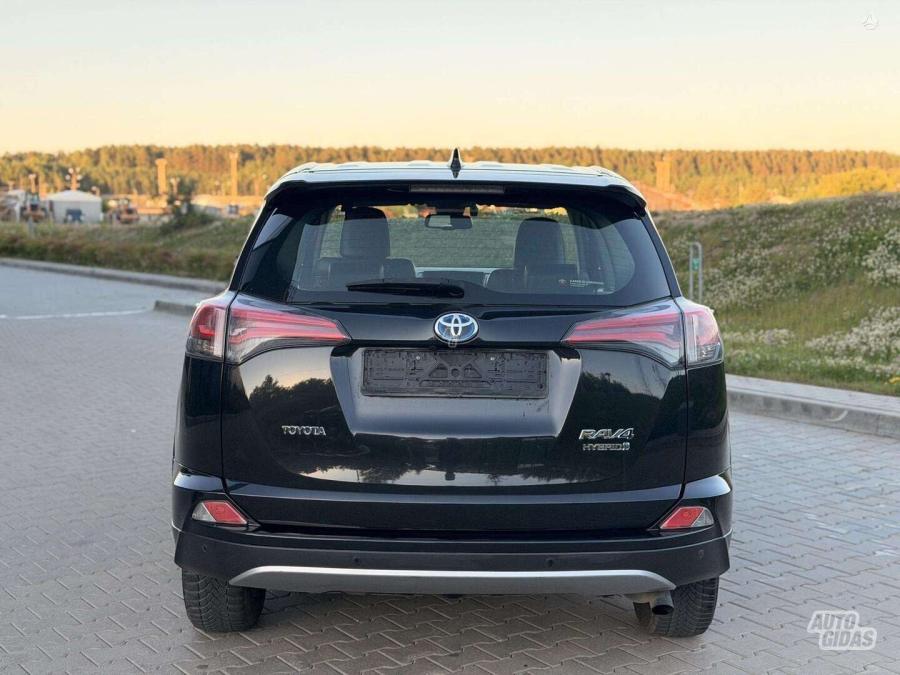 Melns Toyota RAV4 2017 Viļņa, ar dzinēja tilpumu 2.50 L un nobraukumu 182 tūkst. km par 16960 €, foto 7 vietnē AUTOMOTO.COM.LV