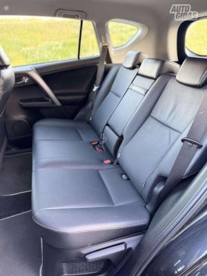 Melns Toyota RAV4 2017 Viļņa, ar dzinēja tilpumu 2.50 L un nobraukumu 182 tūkst. km par 16960 €, foto 12 vietnē AUTOMOTO.COM.LV