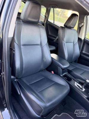 Melns Toyota RAV4 2017 Viļņa, ar dzinēja tilpumu 2.50 L un nobraukumu 182 tūkst. km par 16960 €, foto 17 vietnē AUTOMOTO.COM.LV