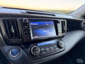 Melns Toyota RAV4 2017 Viļņa, ar dzinēja tilpumu 2.50 L un nobraukumu 182 tūkst. km par 16960 €, foto 24 vietnē AUTOMOTO.COM.LV