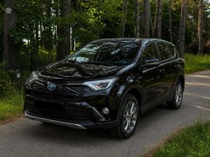 Black Toyota RAV4 2017 in Vilnius, with an engine capacity of 2.49 L and mileage of 219 thousand km for 17700 €, photo 5 on AUTOMOTO.COM.LV