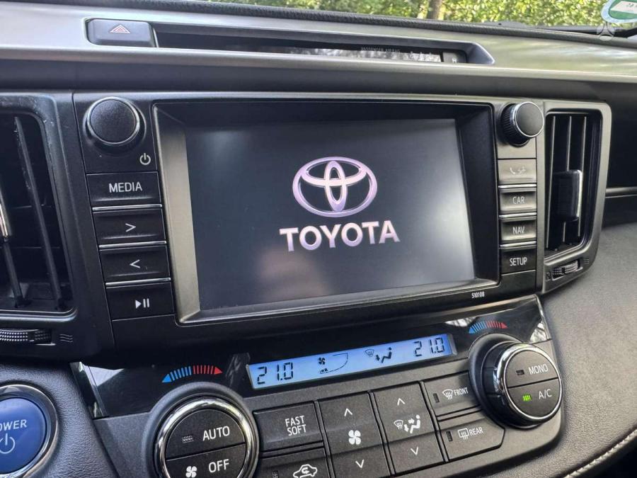 Black Toyota RAV4 2017 in Vilnius, with an engine capacity of 2.49 L and mileage of 219 thousand km for 17700 €, photo 14 on AUTOMOTO.COM.LV
