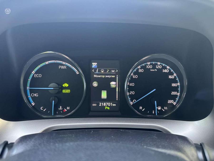 Black Toyota RAV4 2017 in Vilnius, with an engine capacity of 2.49 L and mileage of 219 thousand km for 17700 €, photo 15 on AUTOMOTO.COM.LV