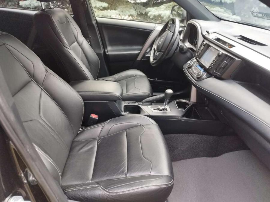Melns Toyota RAV4 2017 Utena, ar dzinēja tilpumu 1.99 L un nobraukumu 205 tūkst. km par 14700 €, foto 7 vietnē AUTOMOTO.COM.LV
