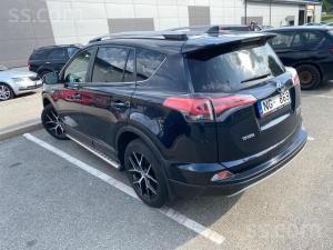 Melns Toyota RAV4 2017 Rīga, ar dzinēja tilpumu 2.50 L un nobraukumu 108 tūkst. km par 18500 €, foto 4 vietnē AUTOMOTO.COM.LV