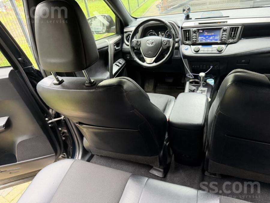 Melns Toyota RAV4 2017 Rīga, ar dzinēja tilpumu 2.50 L un nobraukumu 108 tūkst. km par 18500 €, foto 7 vietnē AUTOMOTO.COM.LV
