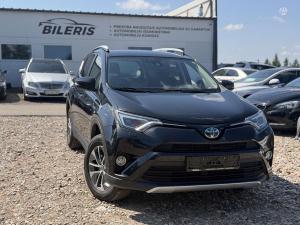 Black Toyota RAV4 2017 in Utena, with an engine capacity of 2.49 L and mileage of 157 thousand km for 13990 €, photo 4 on AUTOMOTO.COM.LV