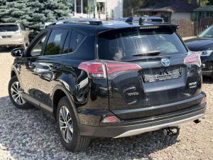 Black Toyota RAV4 2017 in Utena, with an engine capacity of 2.49 L and mileage of 157 thousand km for 13990 €, photo 5 on AUTOMOTO.COM.LV