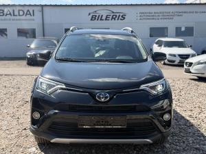Black Toyota RAV4 2017 in Utena, with an engine capacity of 2.49 L and mileage of 157 thousand km for 13990 €, photo 6 on AUTOMOTO.COM.LV
