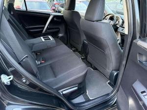 Black Toyota RAV4 2017 in Utena, with an engine capacity of 2.49 L and mileage of 157 thousand km for 13990 €, photo 11 on AUTOMOTO.COM.LV