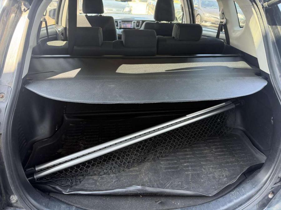Black Toyota RAV4 2017 in Utena, with an engine capacity of 2.49 L and mileage of 157 thousand km for 13990 €, photo 17 on AUTOMOTO.COM.LV