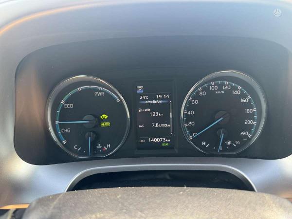 Black Toyota RAV4 2017 in Mazeikiai, with an engine capacity of 2.49 L and mileage of 140 thousand km for 19500 €, photo 8 on AUTOMOTO.COM.LV