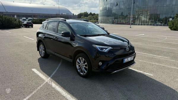 Black Toyota RAV4 2017 in Siauliai, with an engine capacity of 2.50 L and mileage of 330 thousand km for 15200 €, photo 7 on AUTOMOTO.COM.LV