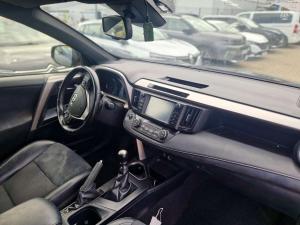 Black Toyota RAV4 2017 in Kaunas, with an engine capacity of 2.00 L and mileage of 218 thousand km for 7900 €, photo 7 on AUTOMOTO.COM.LV