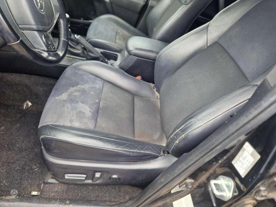 Black Toyota RAV4 2017 in Kaunas, with an engine capacity of 2.00 L and mileage of 218 thousand km for 7900 €, photo 9 on AUTOMOTO.COM.LV