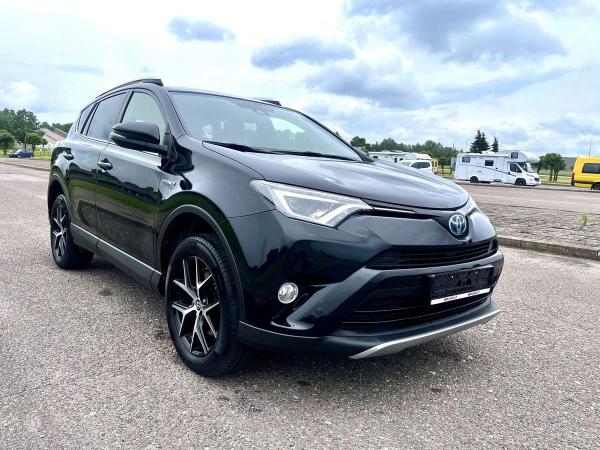 Black Toyota RAV4 2017 in Kaunas, with an engine capacity of 2.49 L and mileage of 236 thousand km for 15999 €, photo 9 on AUTOMOTO.COM.LV