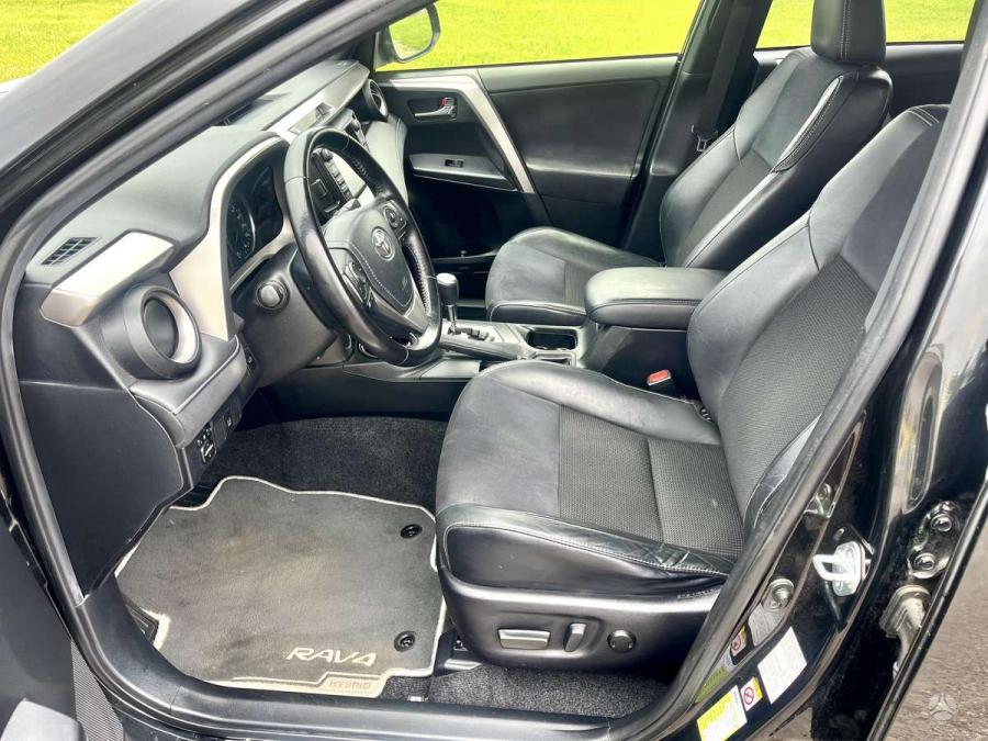 Melns Toyota RAV4 2017 Kauņa, ar dzinēja tilpumu 2.49 L un nobraukumu 236 tūkst. km par 15999 €, foto 19 vietnē AUTOMOTO.COM.LV