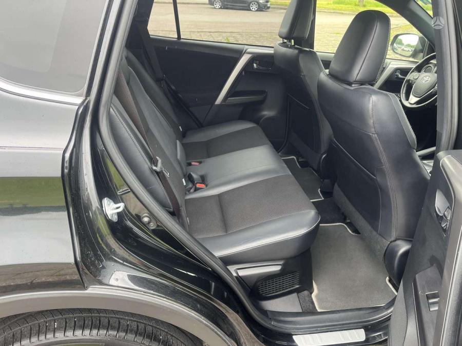 Melns Toyota RAV4 2017 Kauņa, ar dzinēja tilpumu 2.49 L un nobraukumu 236 tūkst. km par 15999 €, foto 26 vietnē AUTOMOTO.COM.LV