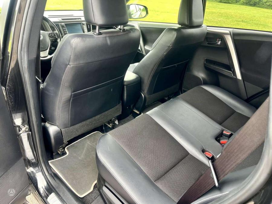 Melns Toyota RAV4 2017 Kauņa, ar dzinēja tilpumu 2.49 L un nobraukumu 236 tūkst. km par 15999 €, foto 27 vietnē AUTOMOTO.COM.LV