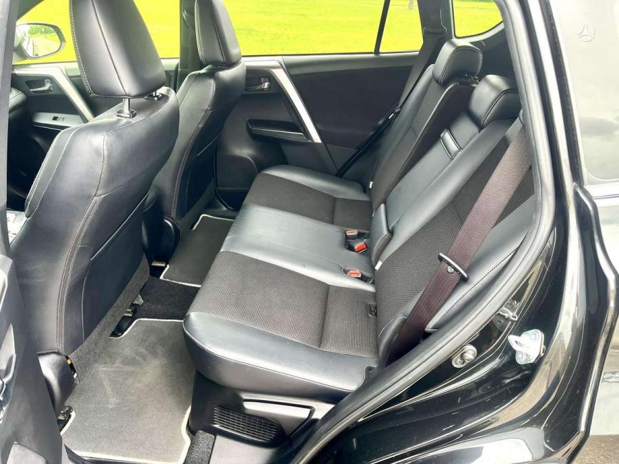Melns Toyota RAV4 2017 Kauņa, ar dzinēja tilpumu 2.49 L un nobraukumu 236 tūkst. km par 15999 €, foto 28 vietnē AUTOMOTO.COM.LV