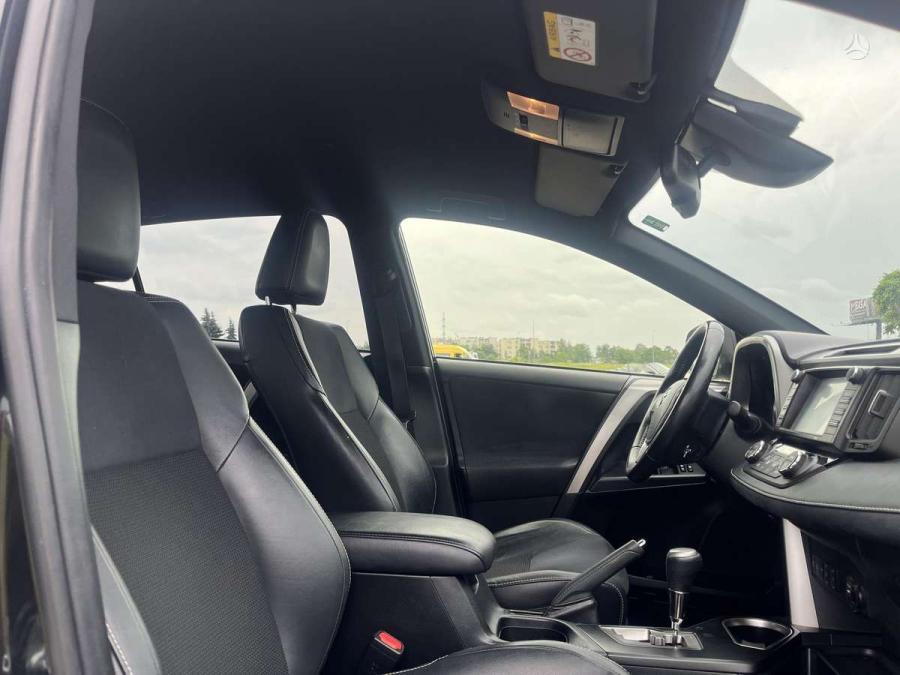Melns Toyota RAV4 2017 Kauņa, ar dzinēja tilpumu 2.49 L un nobraukumu 236 tūkst. km par 15999 €, foto 32 vietnē AUTOMOTO.COM.LV