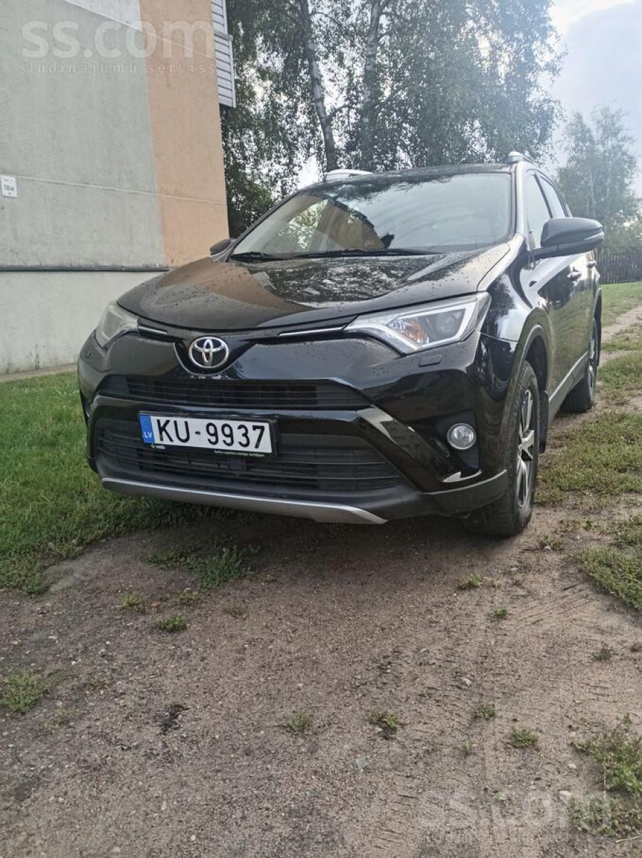 Melns Toyota RAV4 2017 Liepāja, ar dzinēja tilpumu 2.00 L un nobraukumu 246 tūkst. km par 14000 €, foto 1 vietnē AUTOMOTO.COM.LV