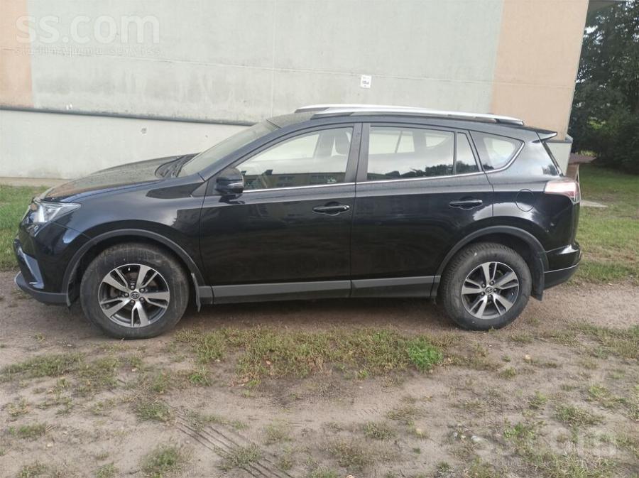 Melns Toyota RAV4 2017 Liepāja, ar dzinēja tilpumu 2.00 L un nobraukumu 246 tūkst. km par 14000 €, foto 3 vietnē AUTOMOTO.COM.LV
