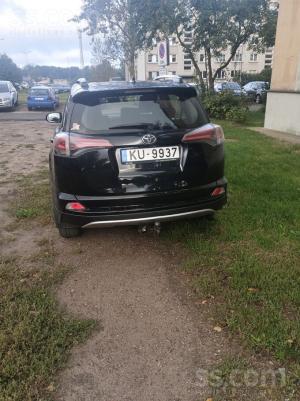 Melns Toyota RAV4 2017 Liepāja, ar dzinēja tilpumu 2.00 L un nobraukumu 246 tūkst. km par 14000 €, foto 4 vietnē AUTOMOTO.COM.LV