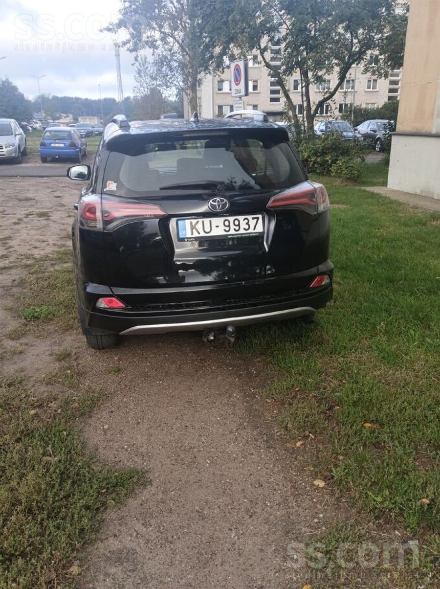 Melns Toyota RAV4 2017 Liepāja, ar dzinēja tilpumu 2.00 L un nobraukumu 246 tūkst. km par 14000 €, foto 4 vietnē AUTOMOTO.COM.LV
