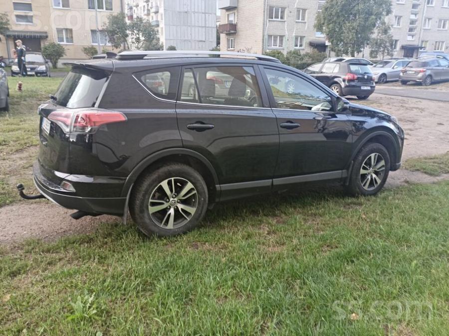 Melns Toyota RAV4 2017 Liepāja, ar dzinēja tilpumu 2.00 L un nobraukumu 246 tūkst. km par 14000 €, foto 5 vietnē AUTOMOTO.COM.LV