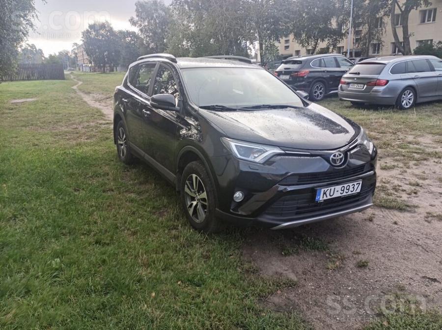 Melns Toyota RAV4 2017 Liepāja, ar dzinēja tilpumu 2.00 L un nobraukumu 246 tūkst. km par 14000 €, foto 6 vietnē AUTOMOTO.COM.LV