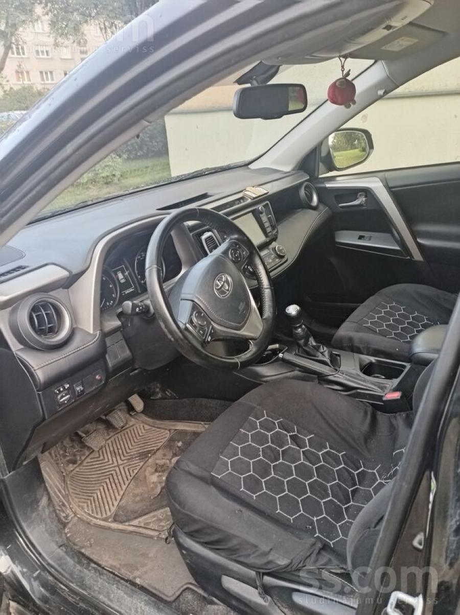 Melns Toyota RAV4 2017 Liepāja, ar dzinēja tilpumu 2.00 L un nobraukumu 246 tūkst. km par 14000 €, foto 7 vietnē AUTOMOTO.COM.LV