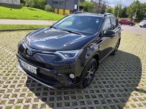 Black Toyota RAV4 2017 in Kaunas, with an engine capacity of 2.49 L and mileage of 157 thousand km for 18900 €, photo  on AUTOMOTO.COM.LV