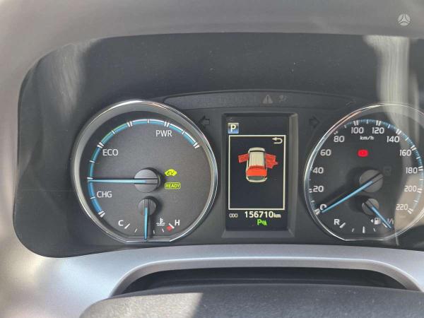 Black Toyota RAV4 2017 in Kaunas, with an engine capacity of 2.49 L and mileage of 157 thousand km for 18900 €, photo 3 on AUTOMOTO.COM.LV