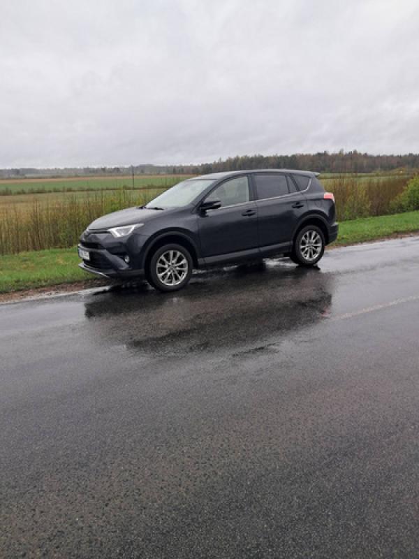 Melns Toyota RAV4 2017 Paide, ar dzinēja tilpumu 2.00 L un nobraukumu 264 tūkst. km par 6500 €, foto 1 vietnē AUTOMOTO.COM.LV