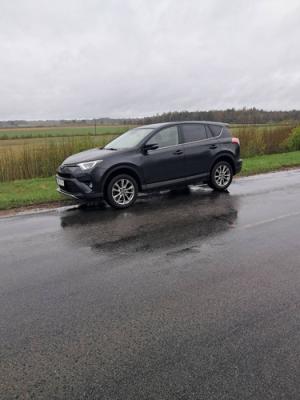 Melns Toyota RAV4 2017 Paide, ar dzinēja tilpumu 2.00 L un nobraukumu 264 tūkst. km par 6500 €, foto  vietnē AUTOMOTO.COM.LV