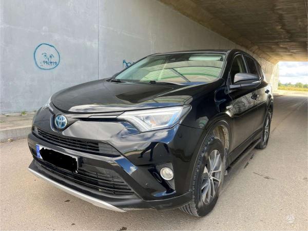 Black Toyota RAV4 2017 in Kaunas, with an engine capacity of 2.50 L and mileage of 250 thousand km for 13900 €, photo 1 on AUTOMOTO.COM.LV