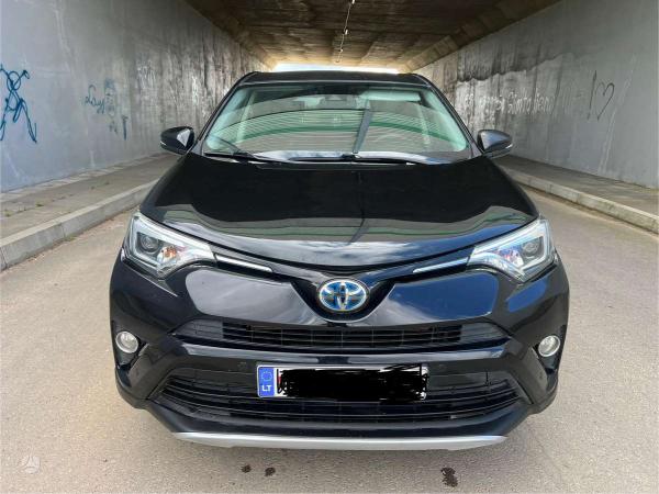 Black Toyota RAV4 2017 in Kaunas, with an engine capacity of 2.50 L and mileage of 250 thousand km for 13900 €, photo 3 on AUTOMOTO.COM.LV
