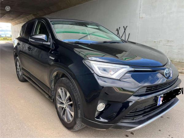 Black Toyota RAV4 2017 in Kaunas, with an engine capacity of 2.50 L and mileage of 250 thousand km for 13900 €, photo 4 on AUTOMOTO.COM.LV