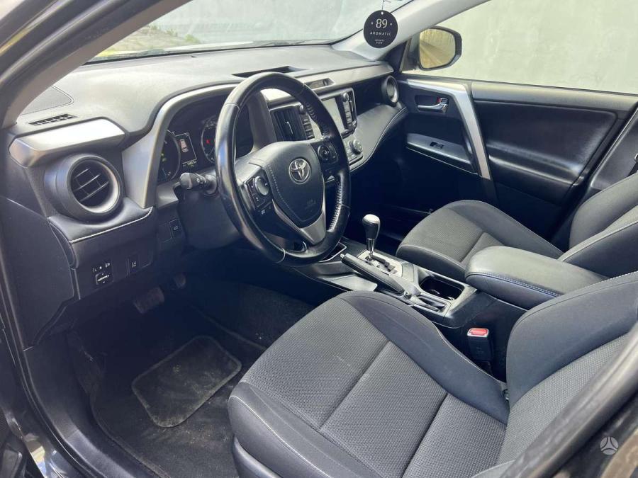 Melns Toyota RAV4 2017 Kauņa, ar dzinēja tilpumu 2.50 L un nobraukumu 250 tūkst. km par 13900 €, foto 10 vietnē AUTOMOTO.COM.LV