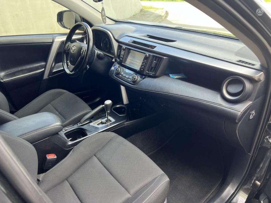 Melns Toyota RAV4 2017 Kauņa, ar dzinēja tilpumu 2.50 L un nobraukumu 250 tūkst. km par 13900 €, foto 11 vietnē AUTOMOTO.COM.LV