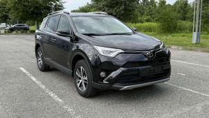 Black Toyota RAV4 2017 in Taurage, with an engine capacity of 2.00 L and mileage of 240 thousand km for 11999 €, photo 4 on AUTOMOTO.COM.LV