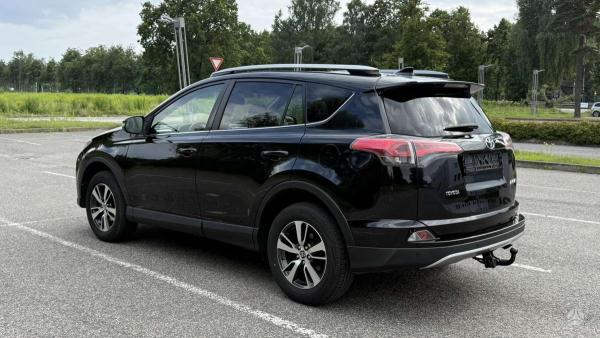 Melns Toyota RAV4 2017 Tauragė, ar dzinēja tilpumu 2.00 L un nobraukumu 240 tūkst. km par 11999 €, foto 7 vietnē AUTOMOTO.COM.LV