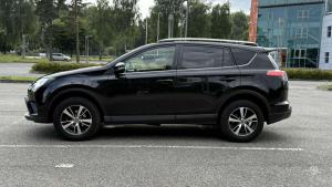 Black Toyota RAV4 2017 in Taurage, with an engine capacity of 2.00 L and mileage of 240 thousand km for 11999 €, photo 8 on AUTOMOTO.COM.LV